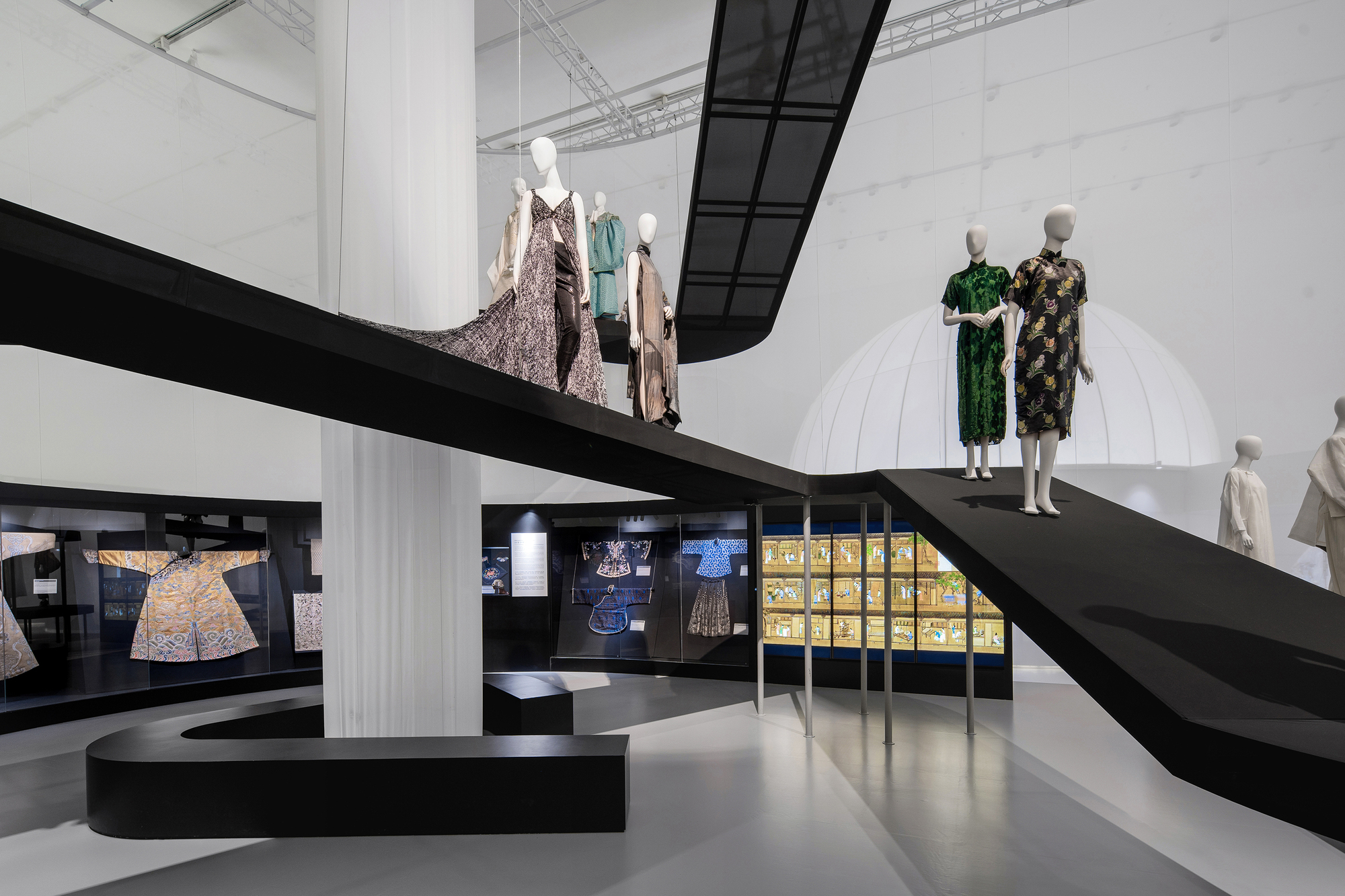 Gallery of Spatial Design of the Exhibition Fashioned from Nature ...