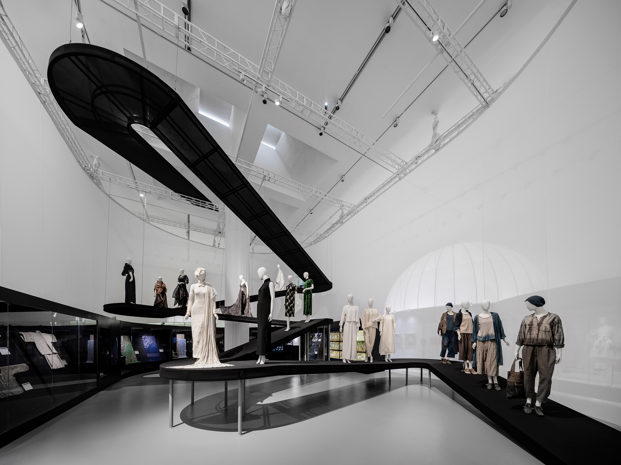 Gallery of Spatial Design of the Exhibition Fashioned from Nature ...