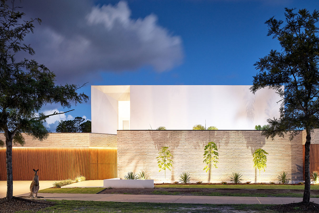 Gallery of The Versatility and Structural Integrity of Extra-Long Brick ...