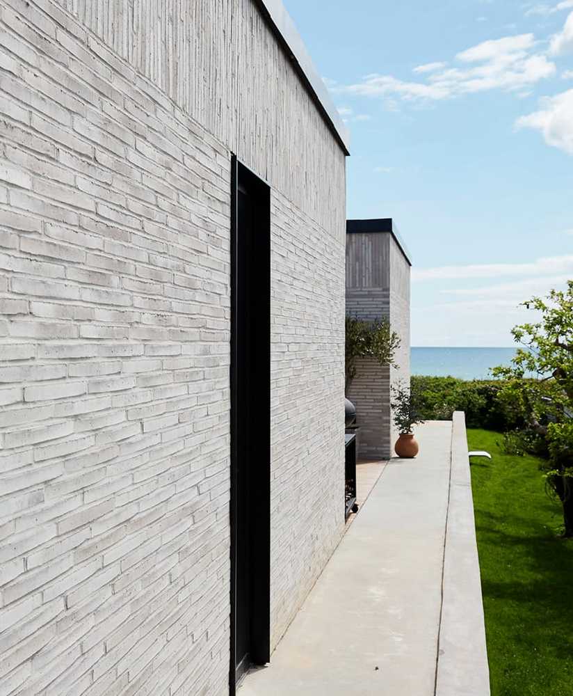 Gallery of The Versatility and Structural Integrity of Extra-Long Brick ...