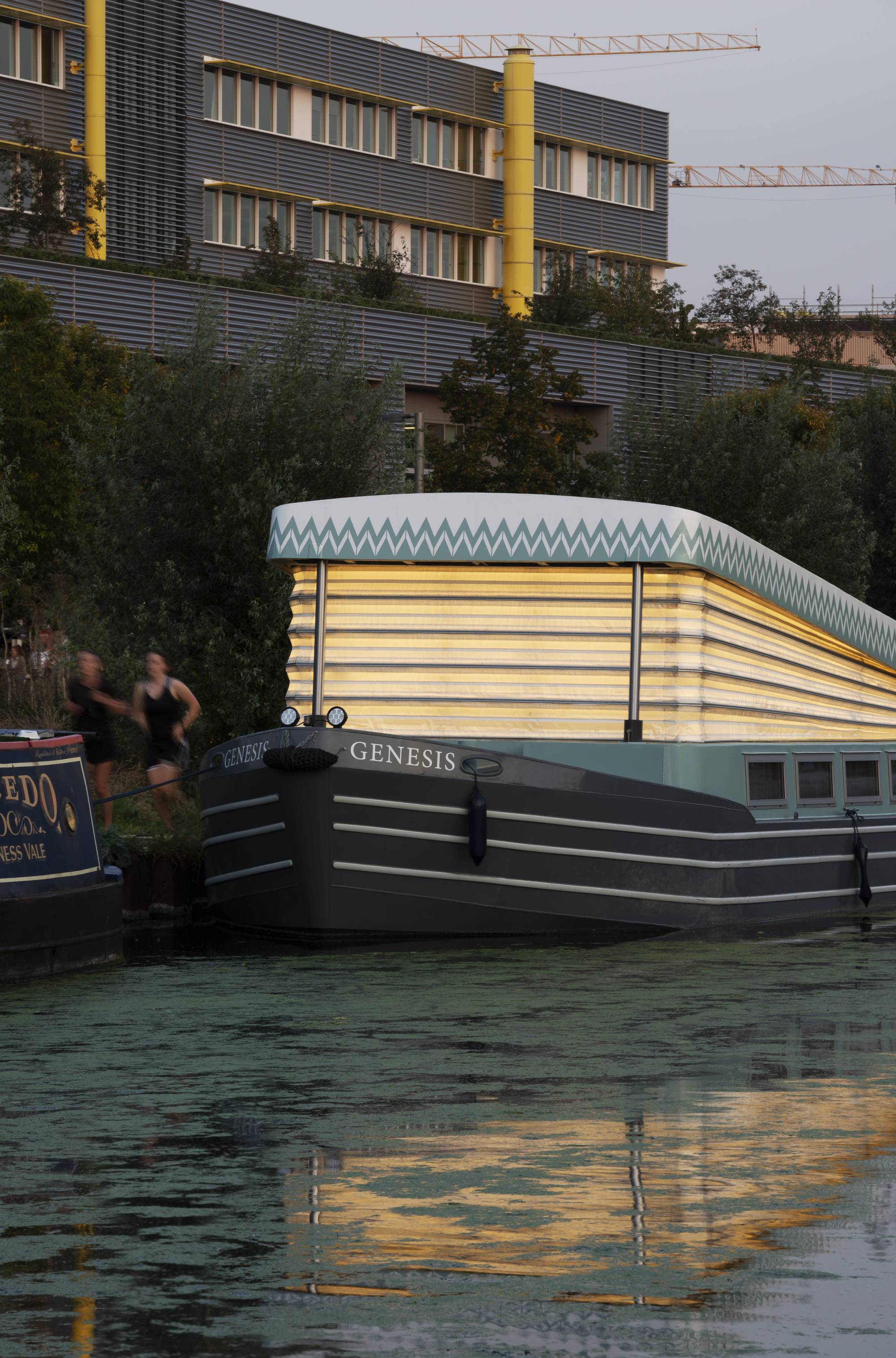 Gallery of The Floating Church / Denizen Works - 3