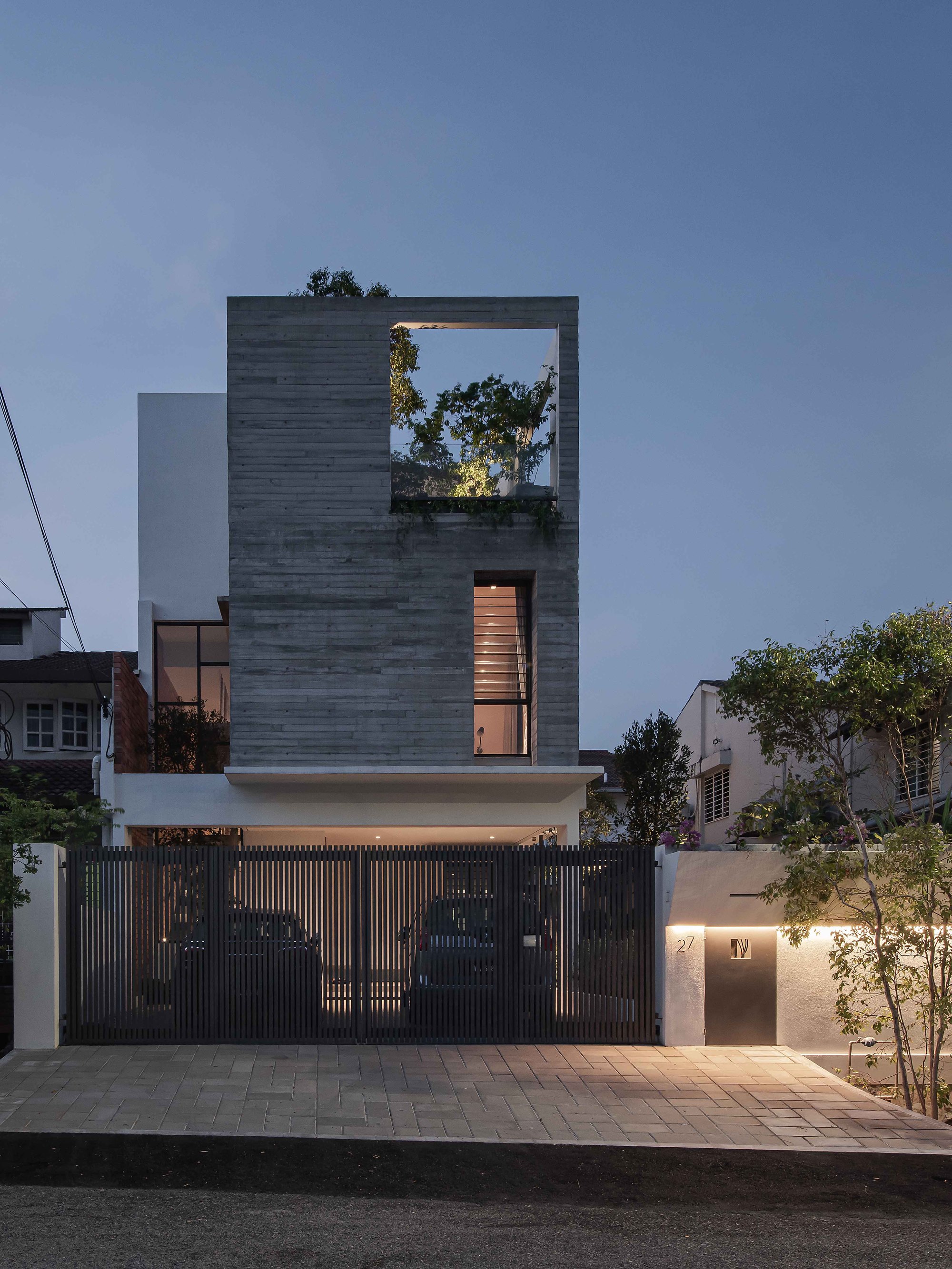 Gallery of End Lot House / Eleena Jamil Architect - 7