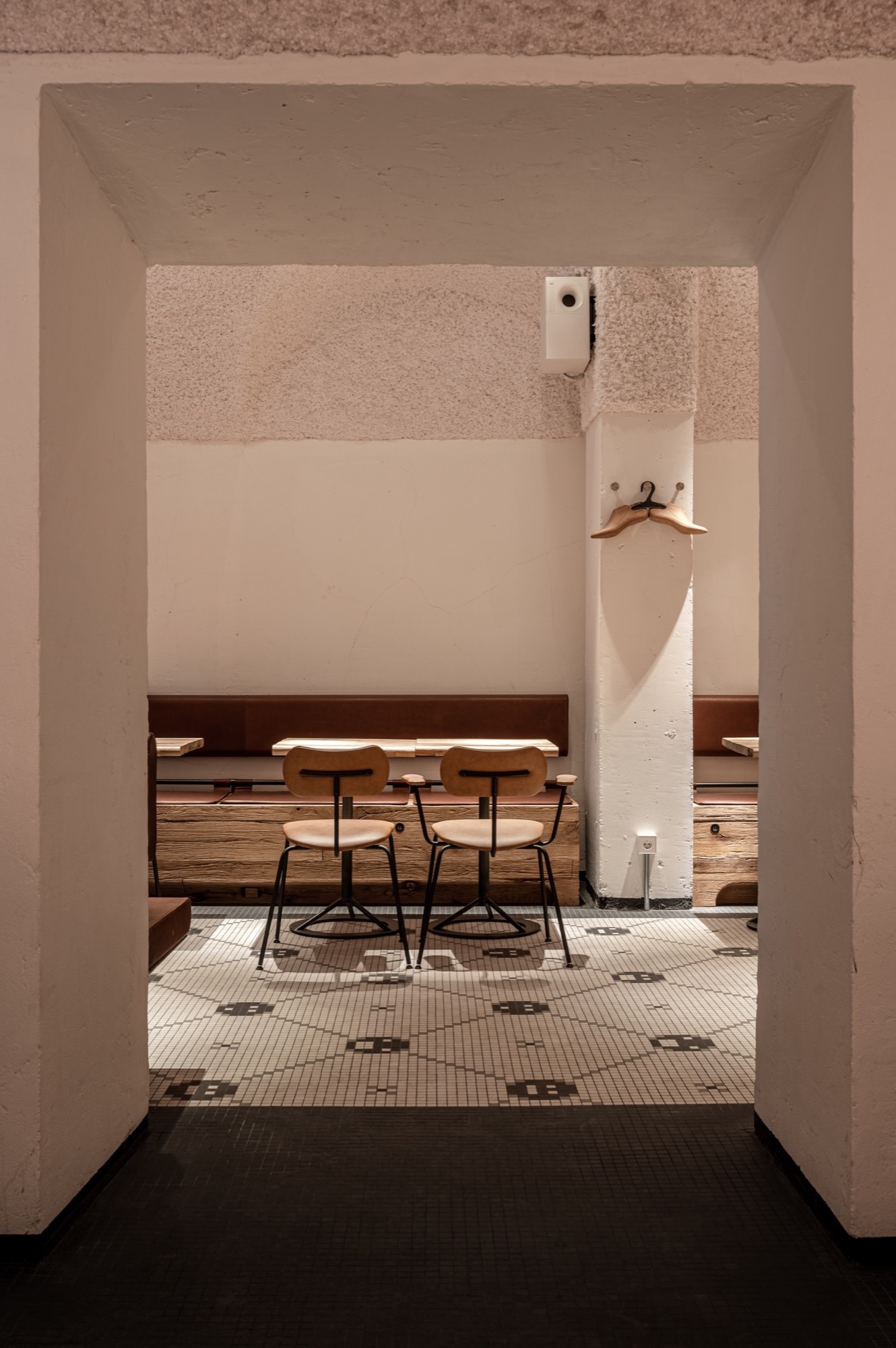 Gallery of MAD Bars House / YOD Group - 16