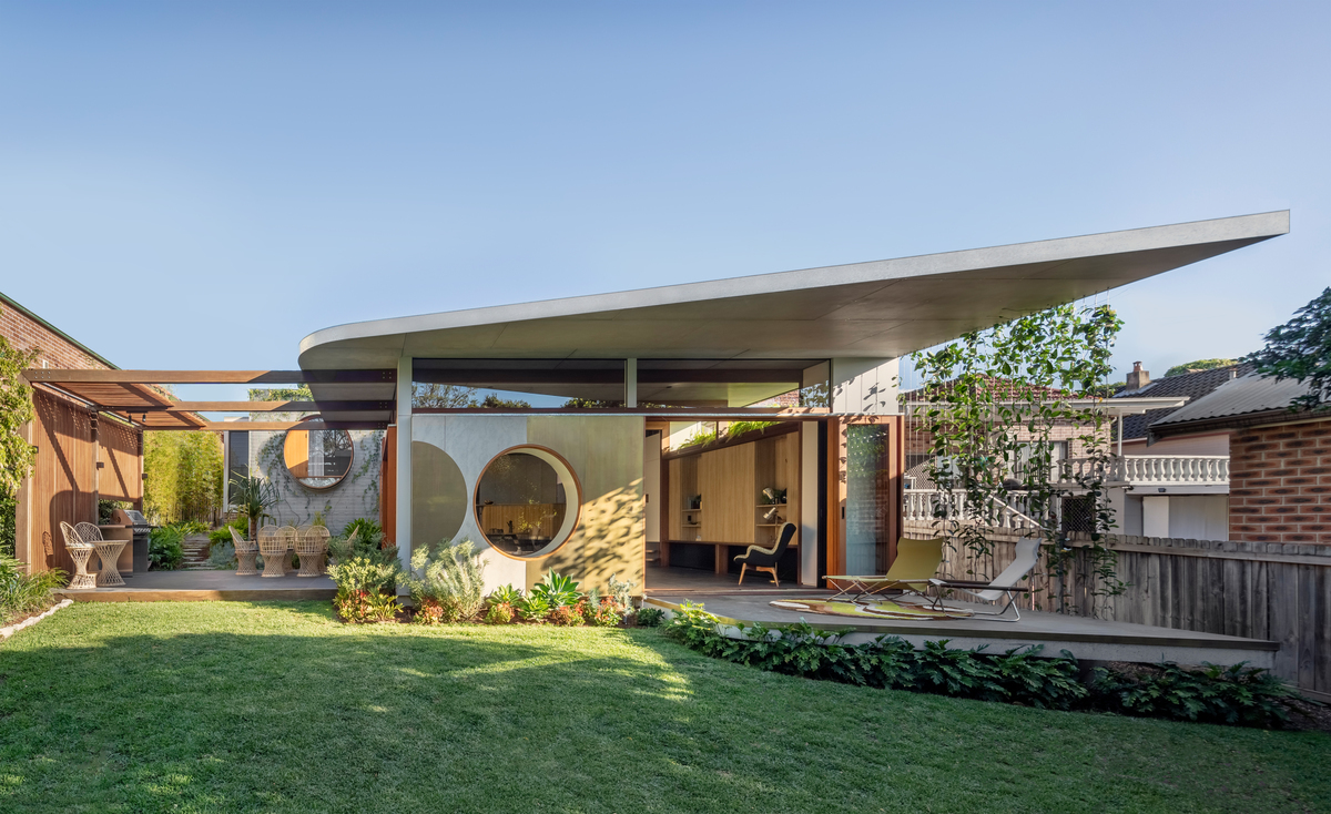 Totoro House / CplusC Architectural Workshop | ArchDaily