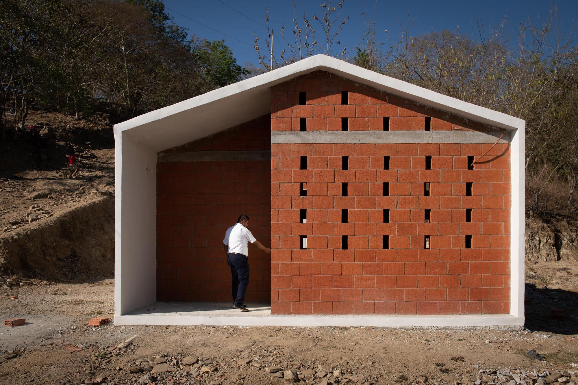 Gallery of Social Housing: 60 Examples in Plan and Section - 93