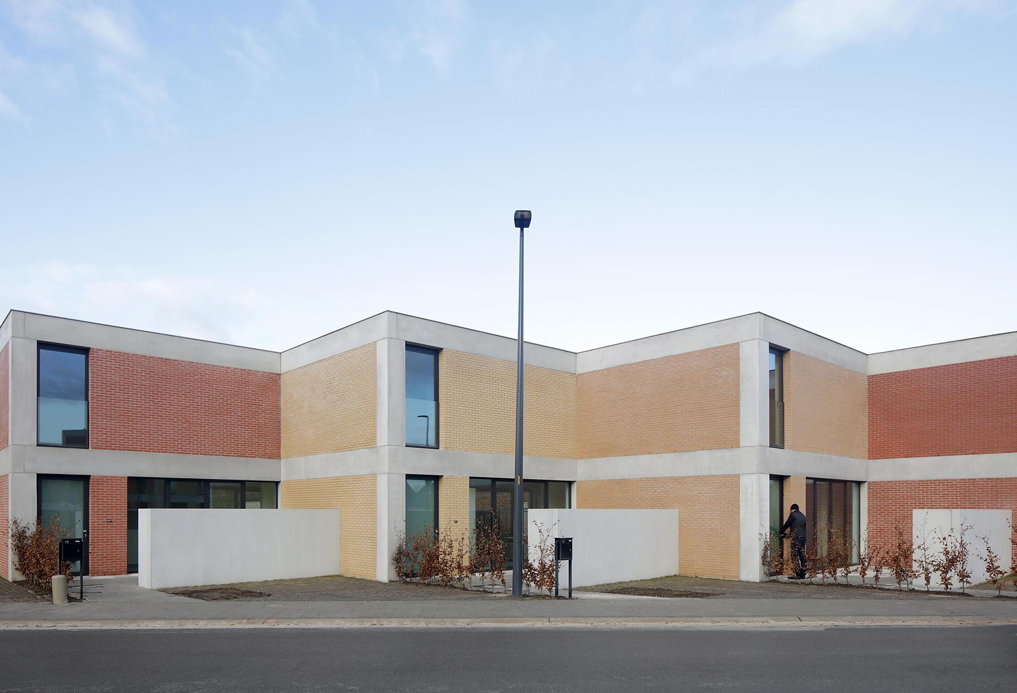 Gallery of Social Housing: 60 Examples in Plan and Section - 110