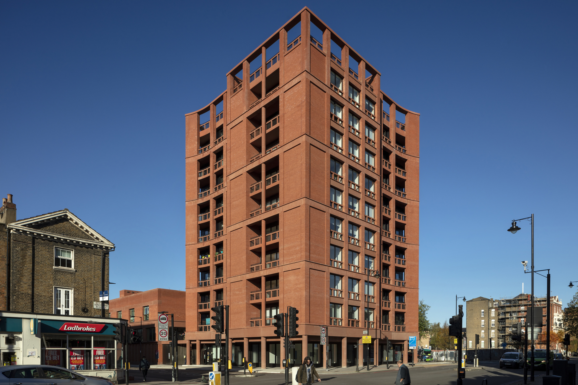 Gallery of 333 Kingsland Road & Hackney New Primary School / Henley Halebrown - 1