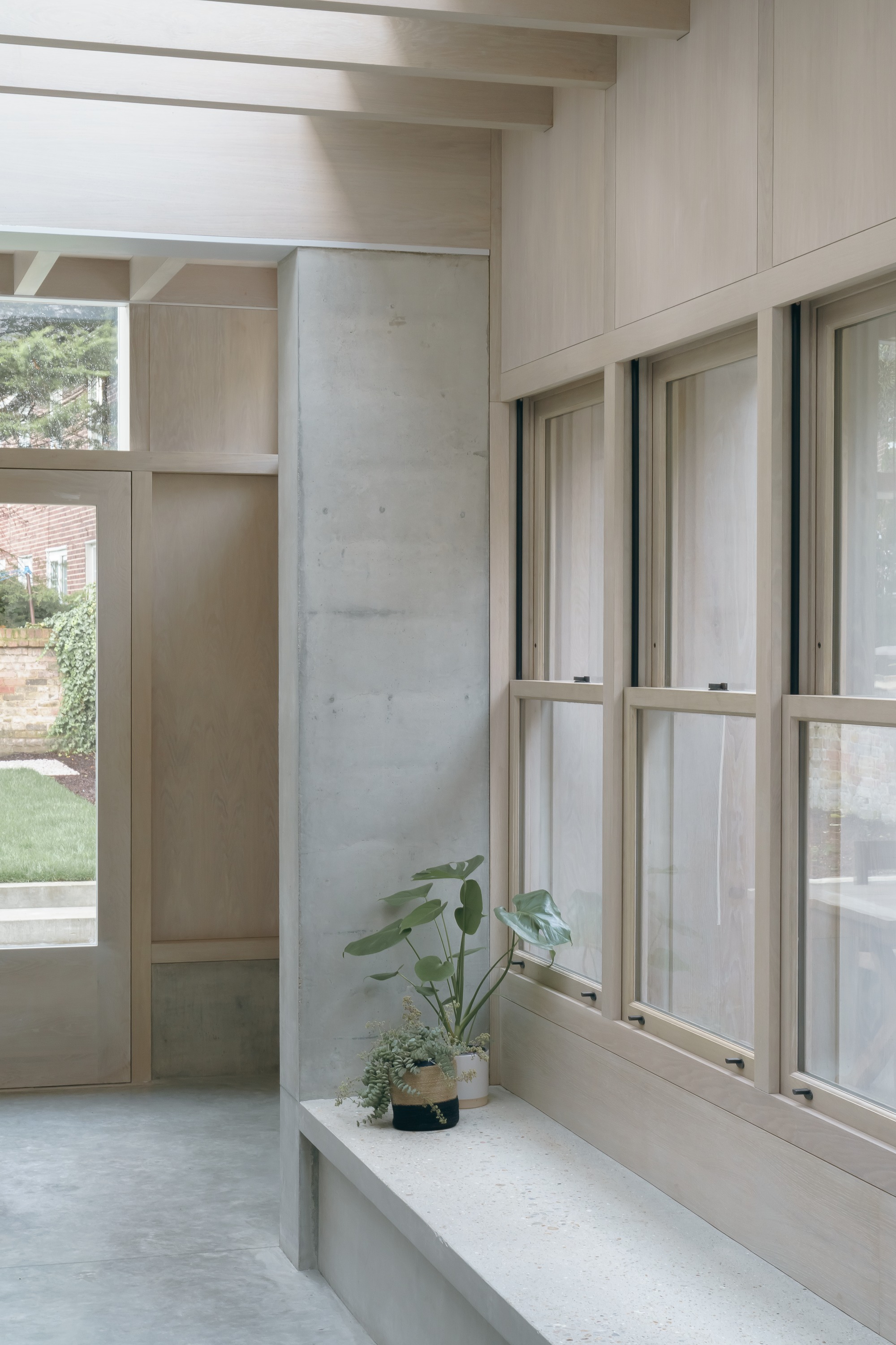 Gallery of Concrete Plinth House / DGN studio - 16