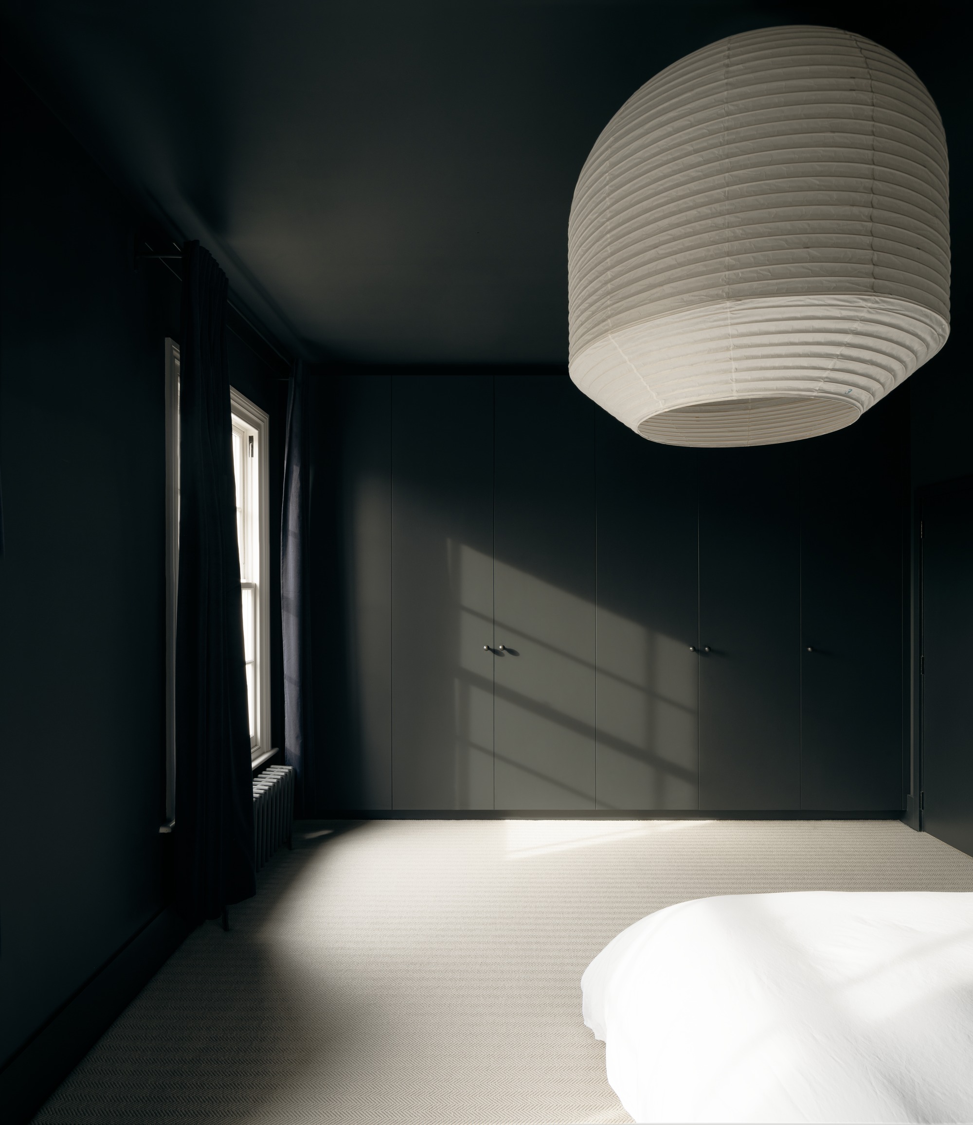 Gallery of Concrete Plinth House / DGN studio - 21