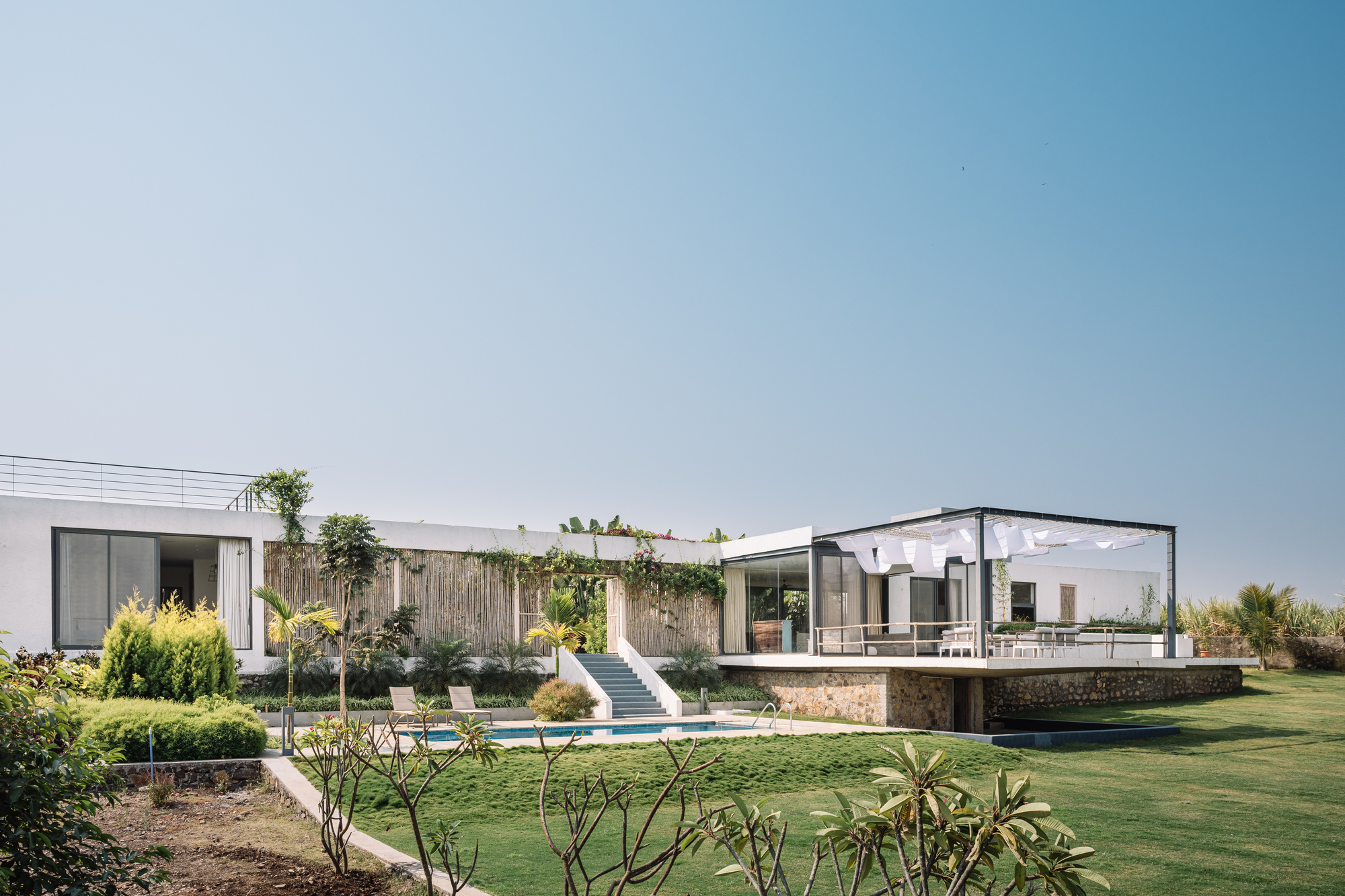 Gallery of Weekend Getaway / SAK Designs - 12