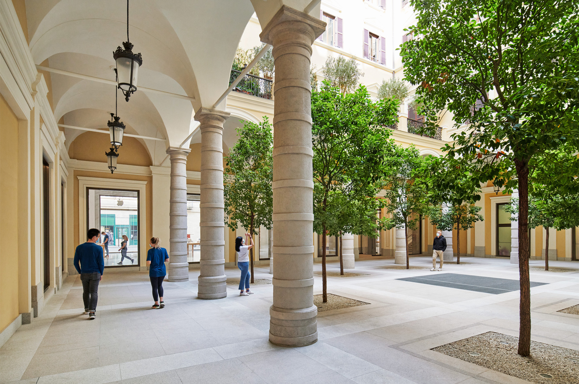 Galería de Foster + Partners convierte un antiguo Palazzo en una nueva ...