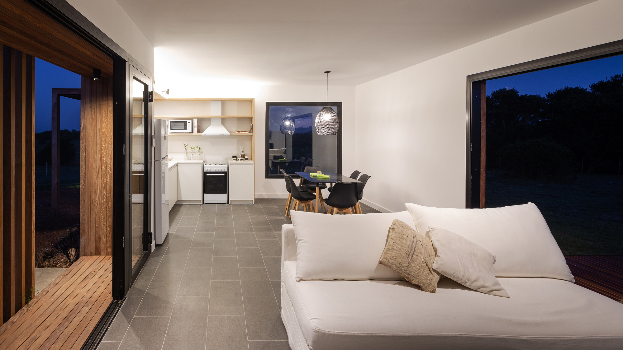 Gallery of Luanda House / Fábrica de casas - 7