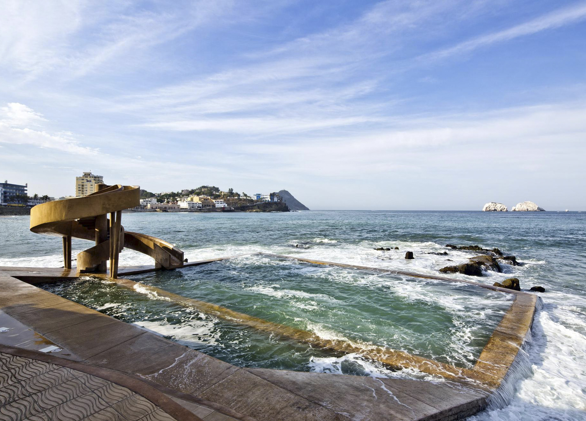 Gallery of Public Waterfront Pools: 10 Aquatics Facilities Bordering ...