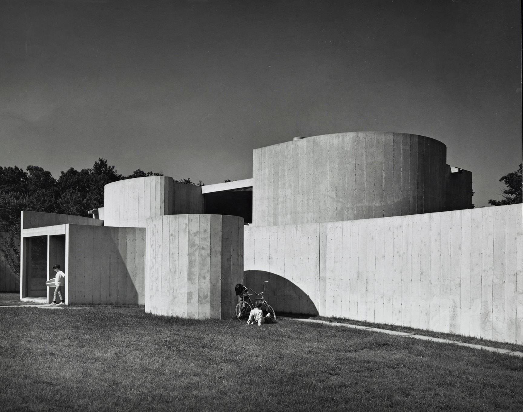 Gallery of Inside a Demolished Brutalist House: the Lincoln House - 3