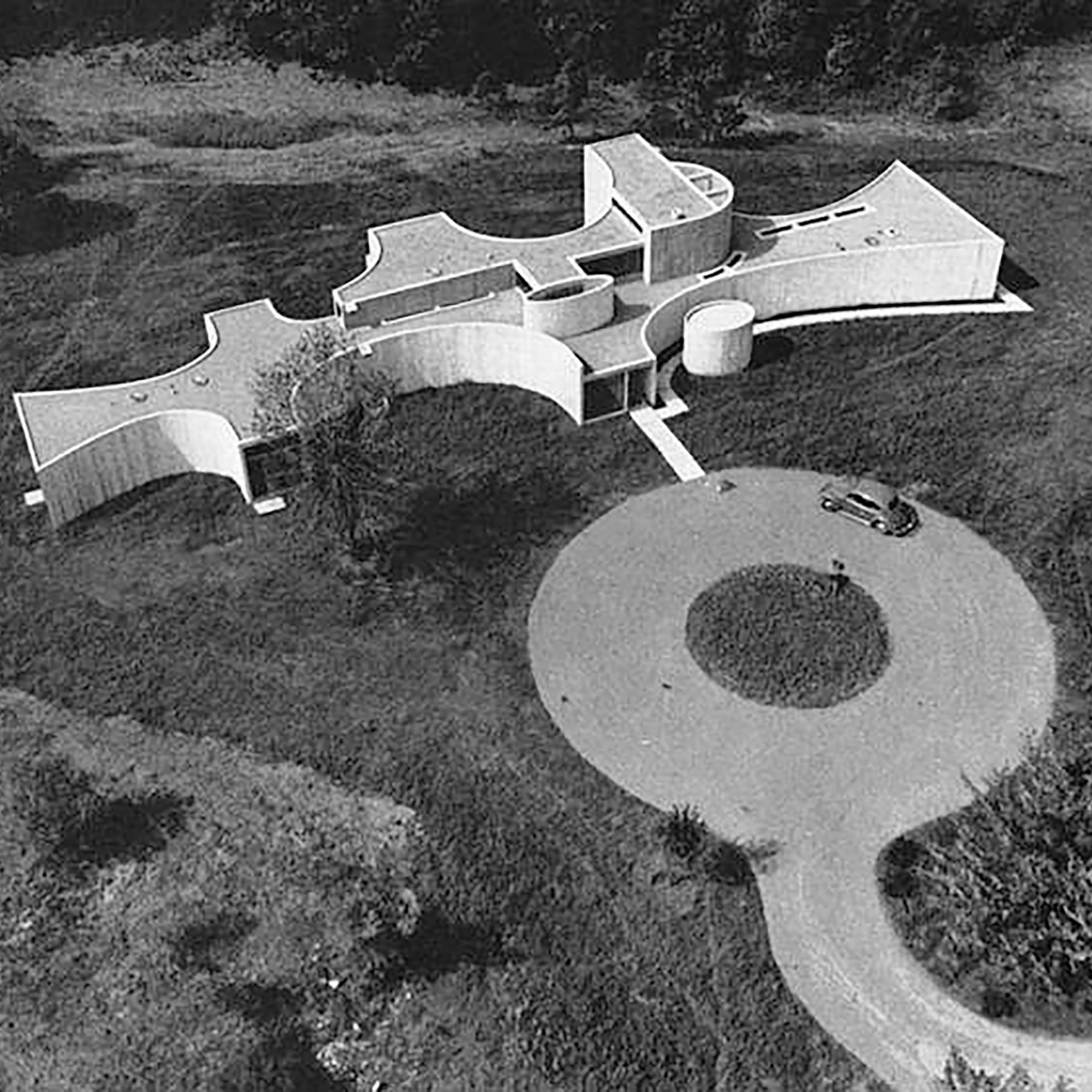 Inside a Demolished Brutalist House: the Lincoln House | ArchDaily