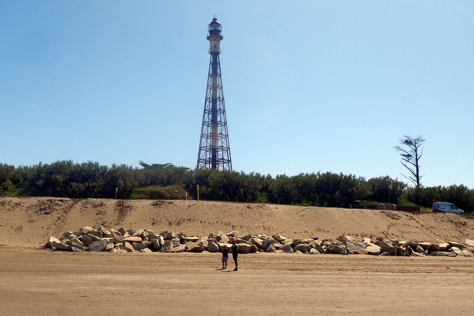 Galería de La arquitectura de las costas: un viaje por los faros ...