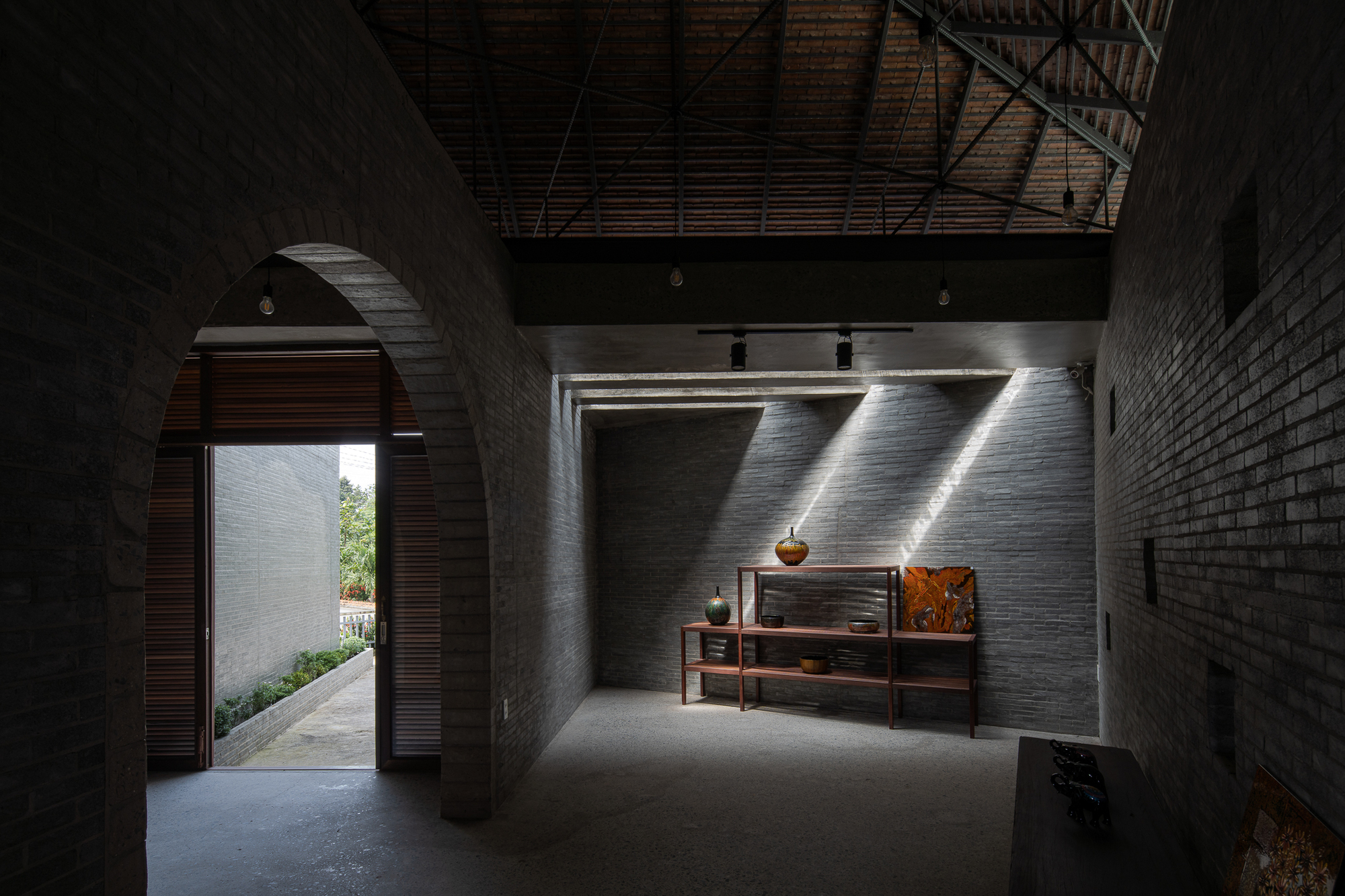 Gallery of The TUBON Showroom / Hinzstudio - 24