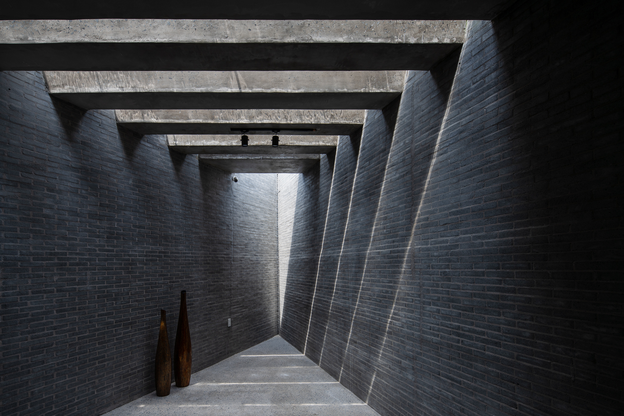 Gallery of The TUBON Showroom / Hinzstudio - 30