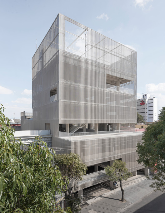 圣何塞综合楼 / FRPORodriguez & Oriol | ArchDaily