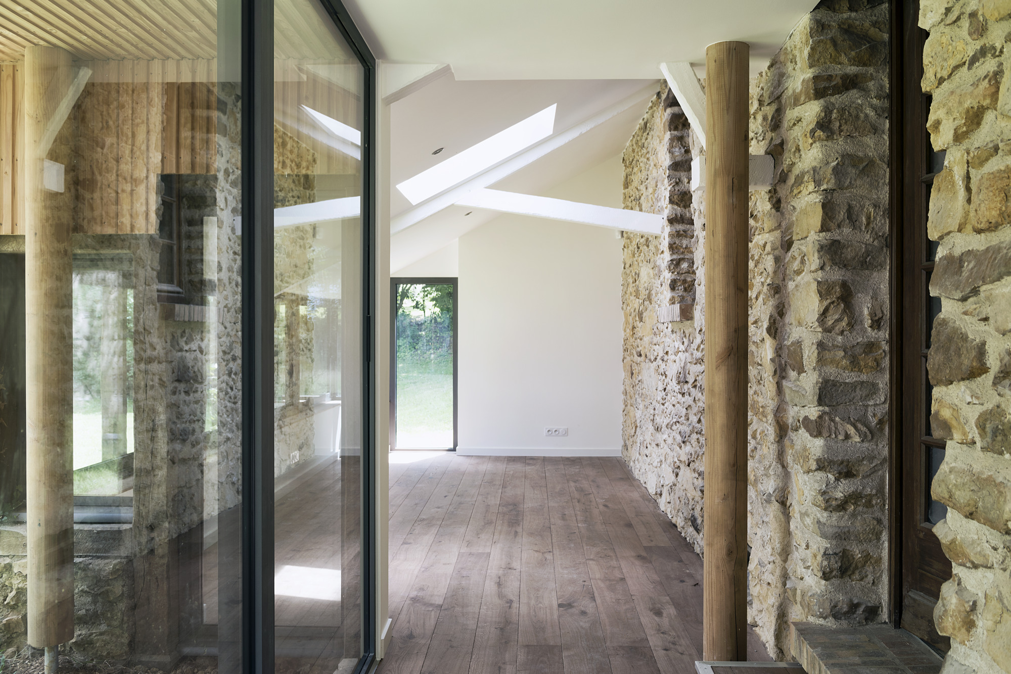 Gallery of MIC House / clpp architectes - 17