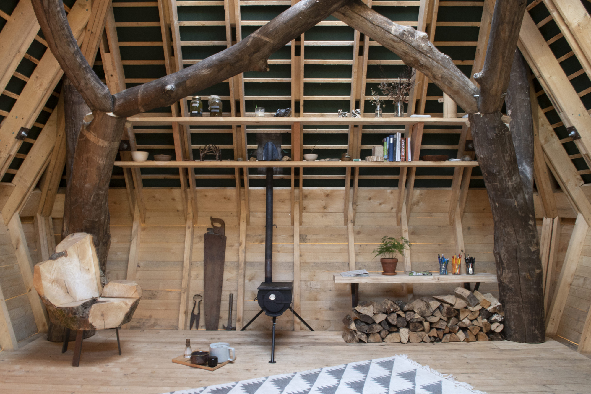 Gallery of Woodland Cabin / AA Design and Make - 3