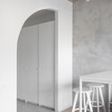 Flat with Half Arc / SHKAF interior architects | ArchDaily