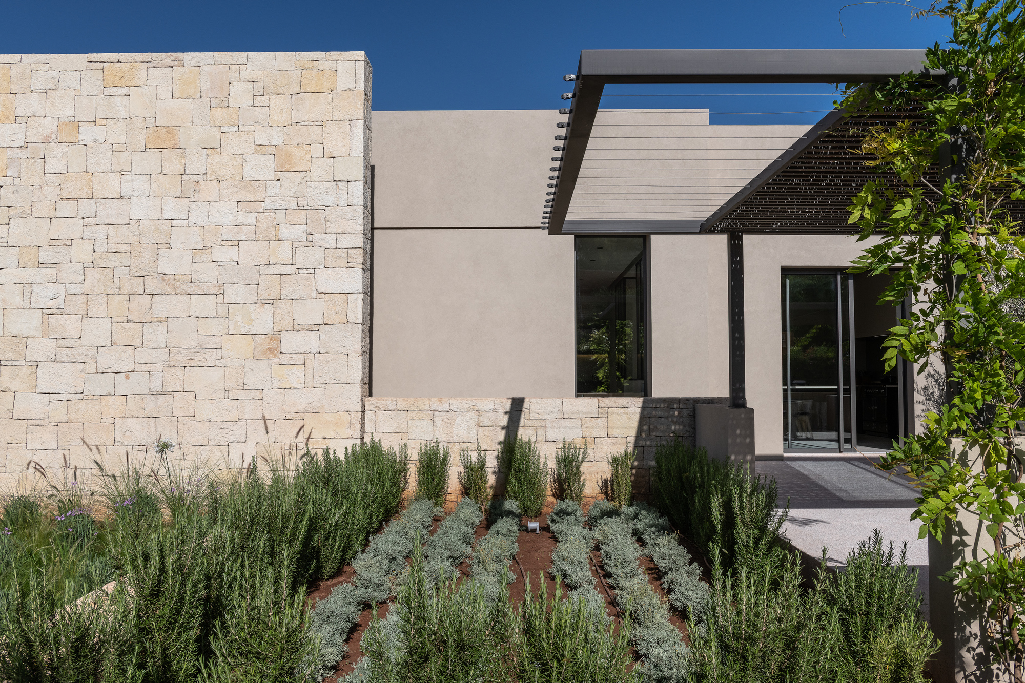 Gallery of Villa LOHA / E-H Atelier d'Architectures - 13