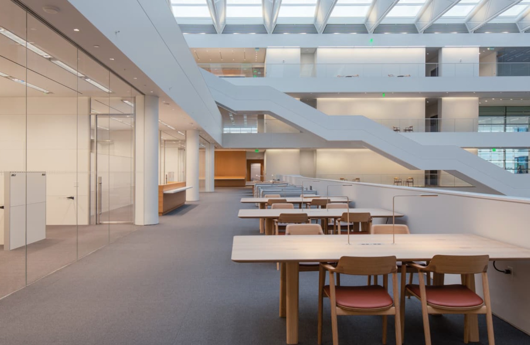 Gallery of 6 Inspiring Examples of Effective and Aesthetic Acoustic ...