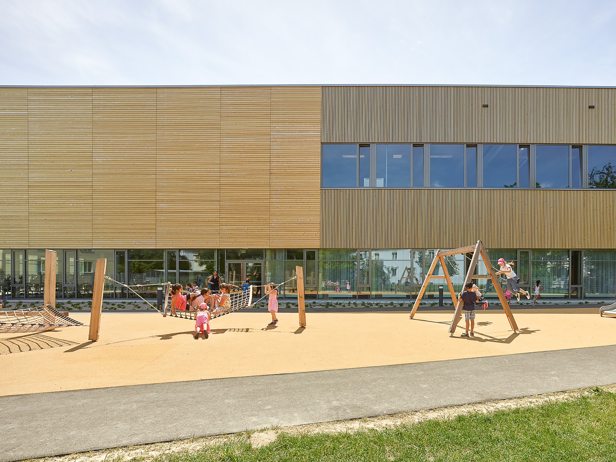 Gallery of Christian-Bucher-Gasse Elementary School / Dietrich ...