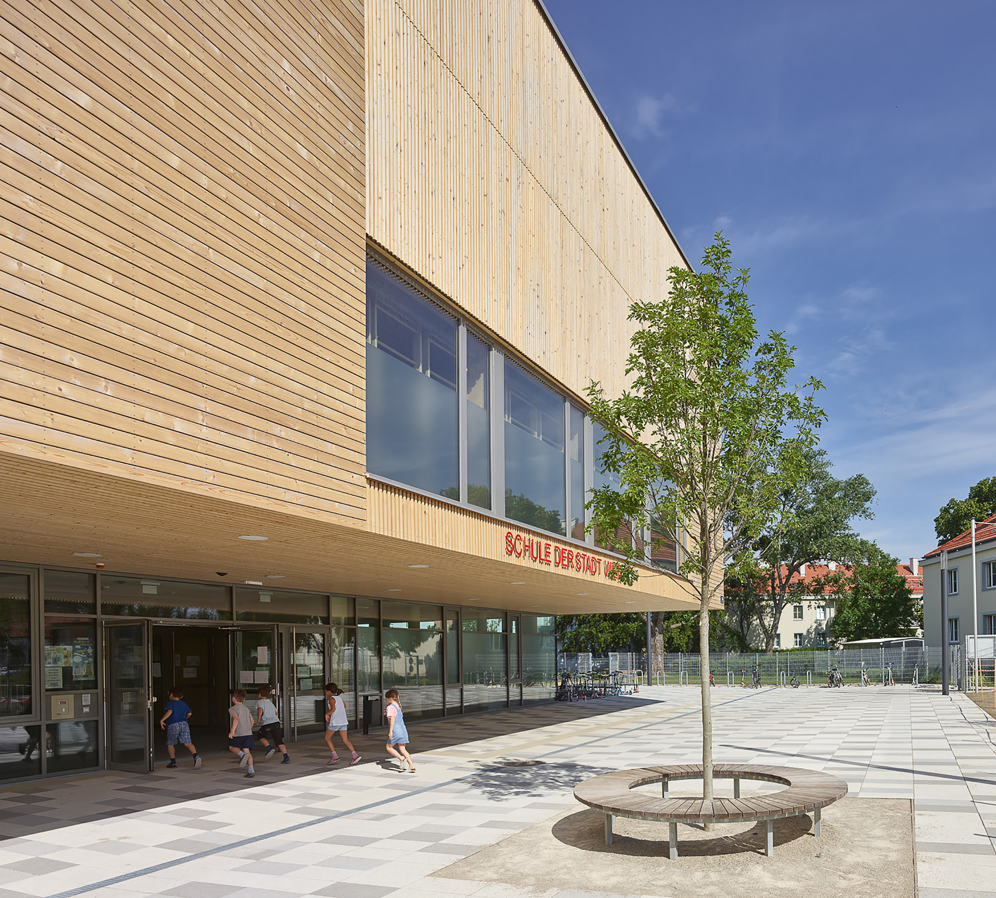 Gallery of Christian-Bucher-Gasse Elementary School / Dietrich ...