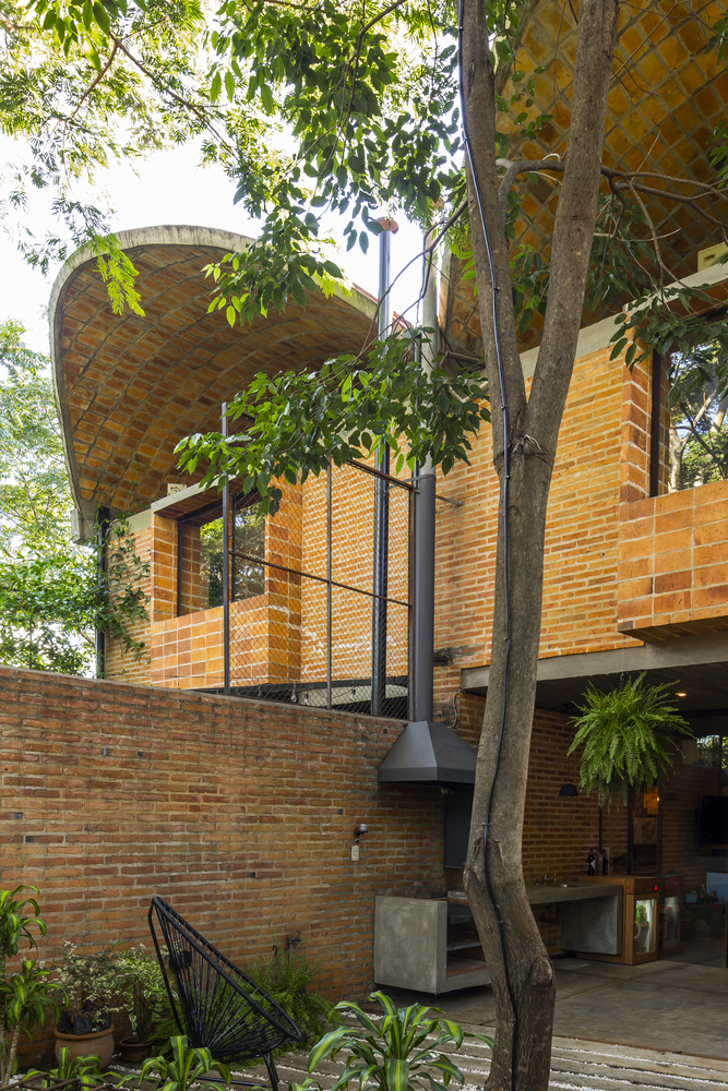 Gallery of 20 Brick Houses, 20 Years of Modern Architecture in Paraguay - 7