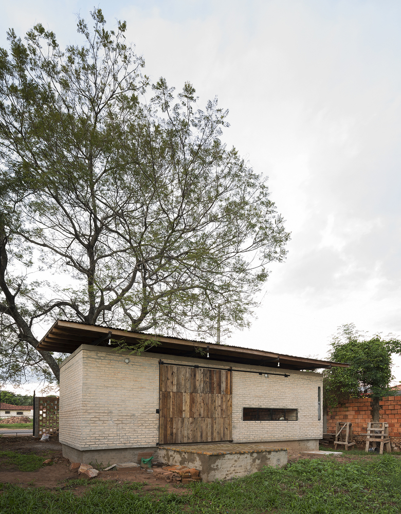 Gallery of 20 Brick Houses, 20 Years of Modern Architecture in Paraguay ...