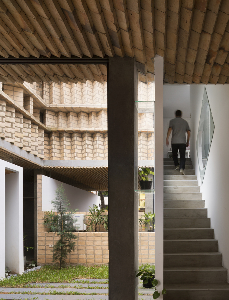 Gallery of 20 Brick Houses, 20 Years of Modern Architecture in Paraguay ...