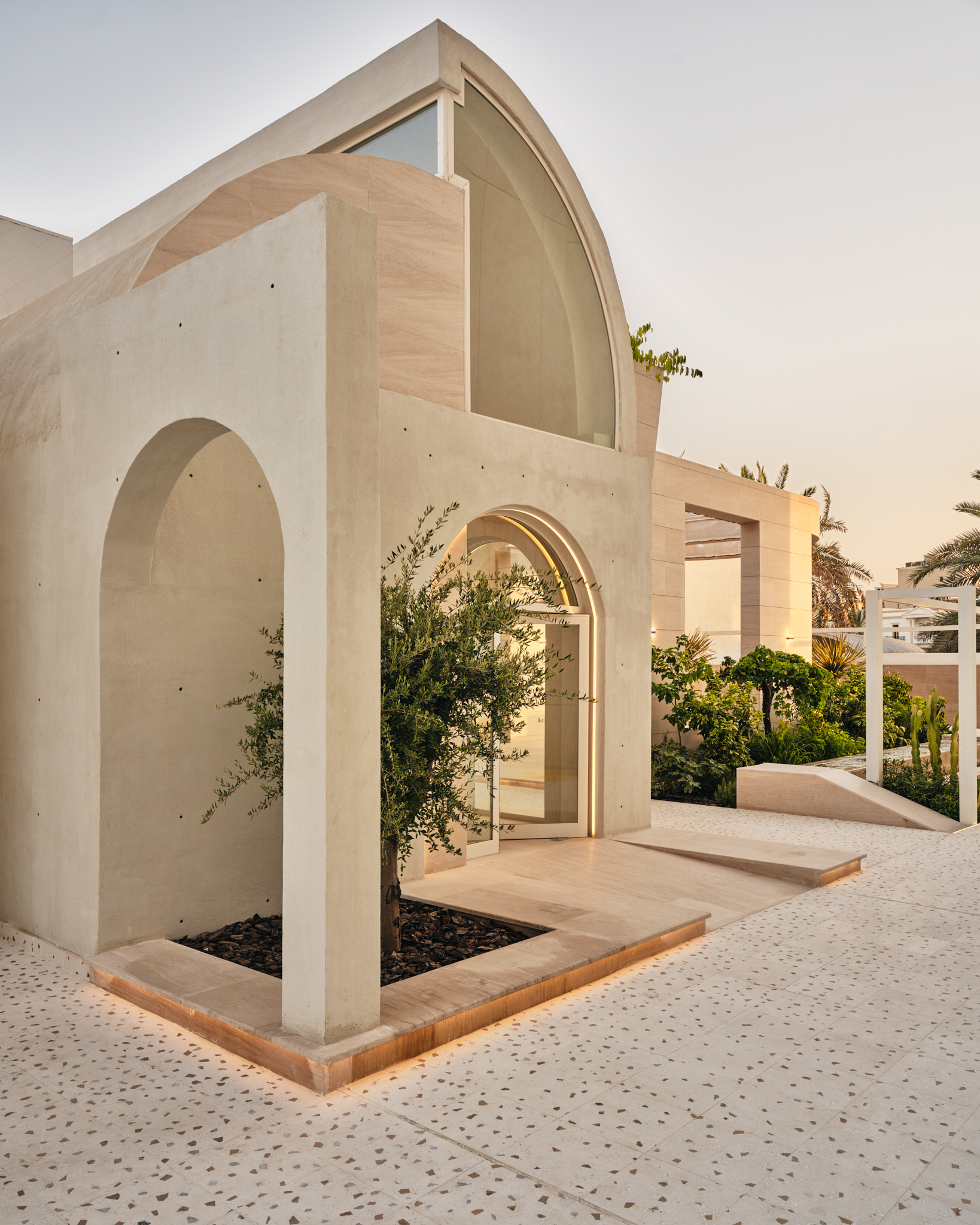 Gallery of Curvature House / Office 313 - 14