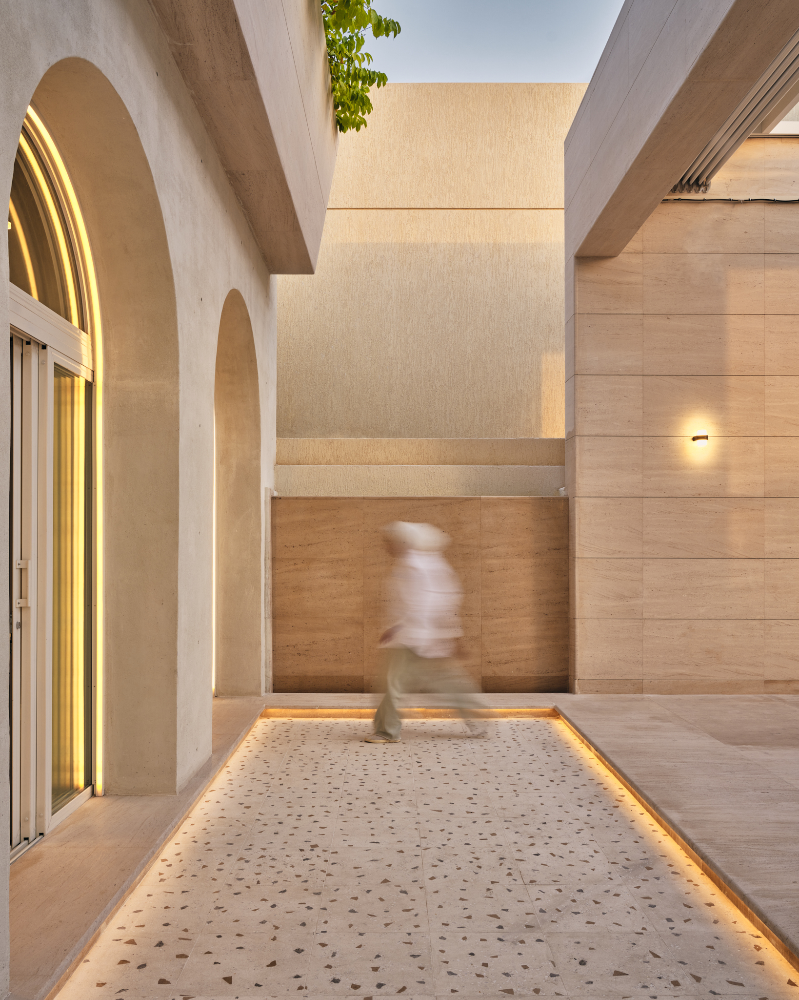 Gallery of Curvature House / Office 313 - 3