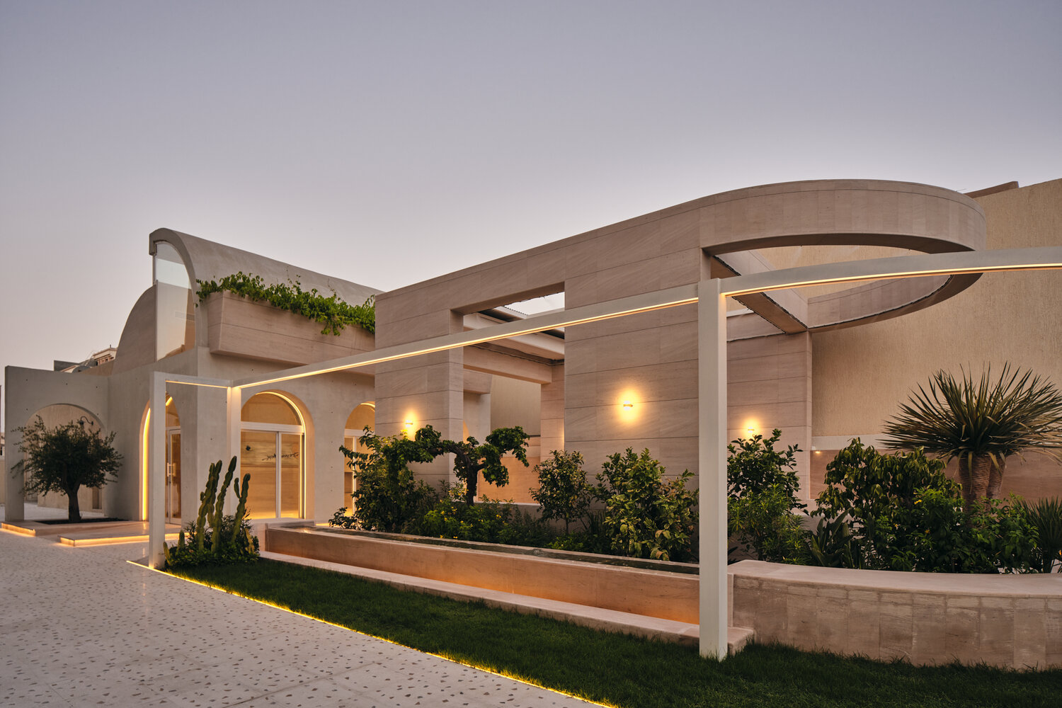Gallery of Curvature House / Office 313 - 11