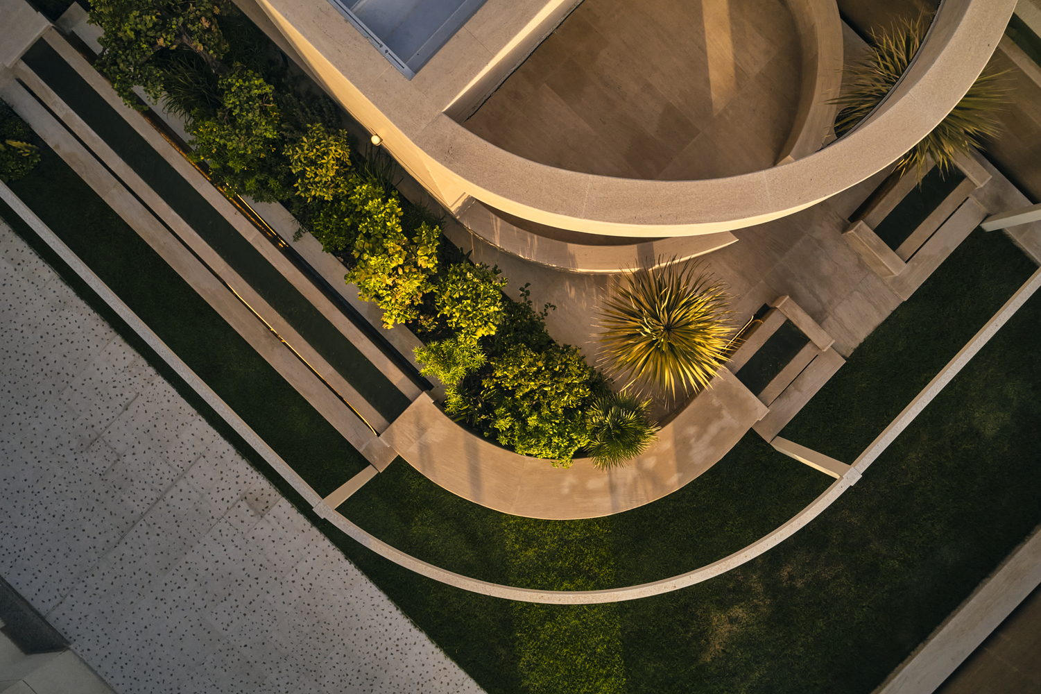 Gallery of Curvature House / Office 313 - 6