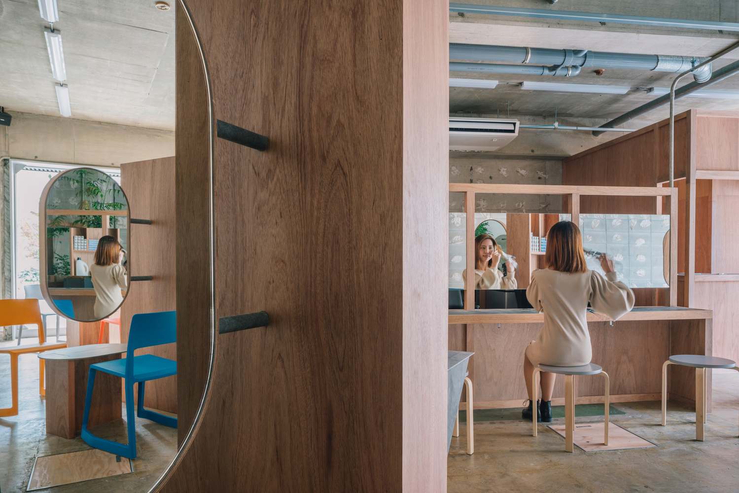 Galeria de Salão de Beleza Color Stand / FATHOM - 11