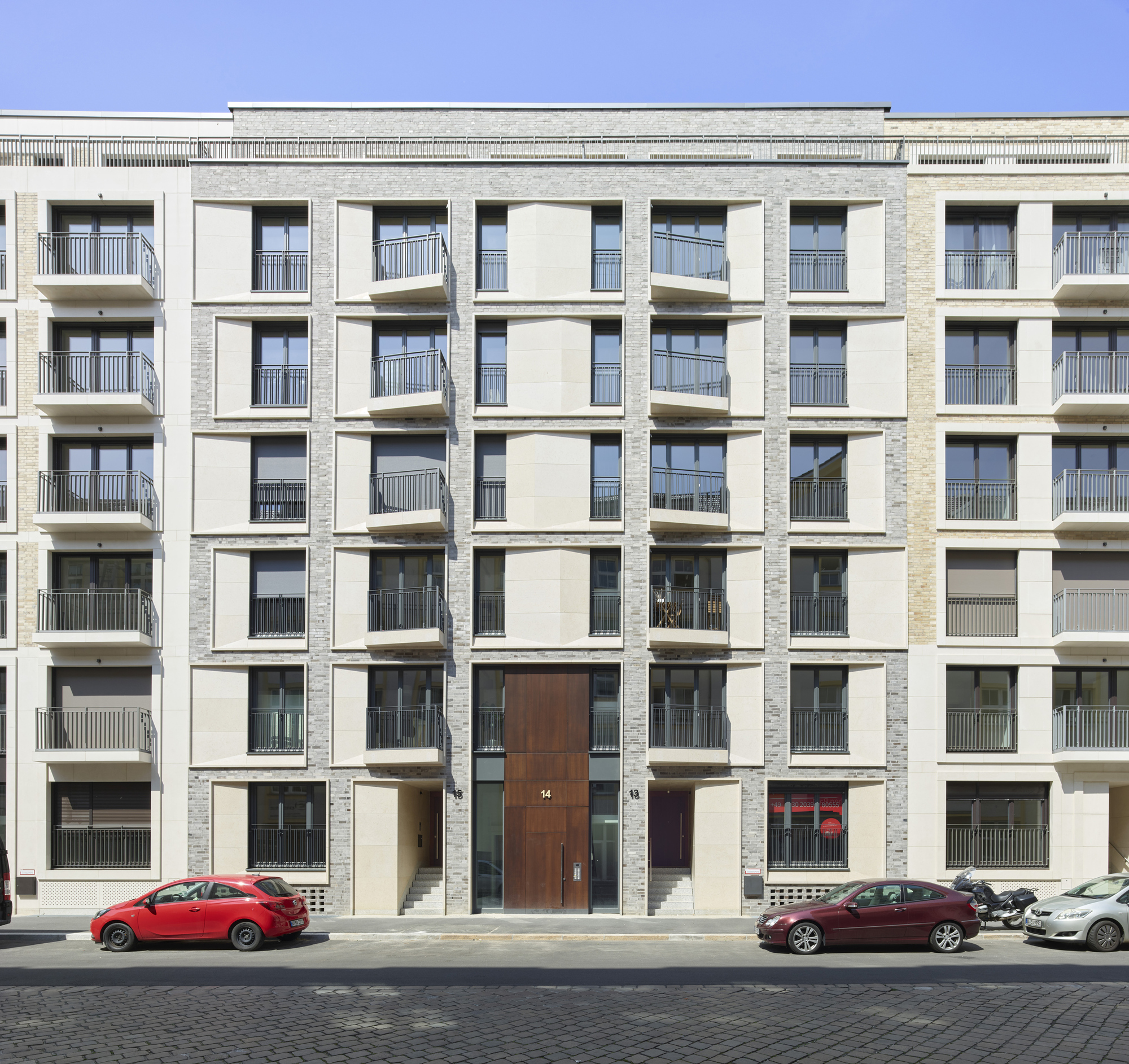 EMBASSY Residential Building / Tchoban Voss Architekten | ArchDaily