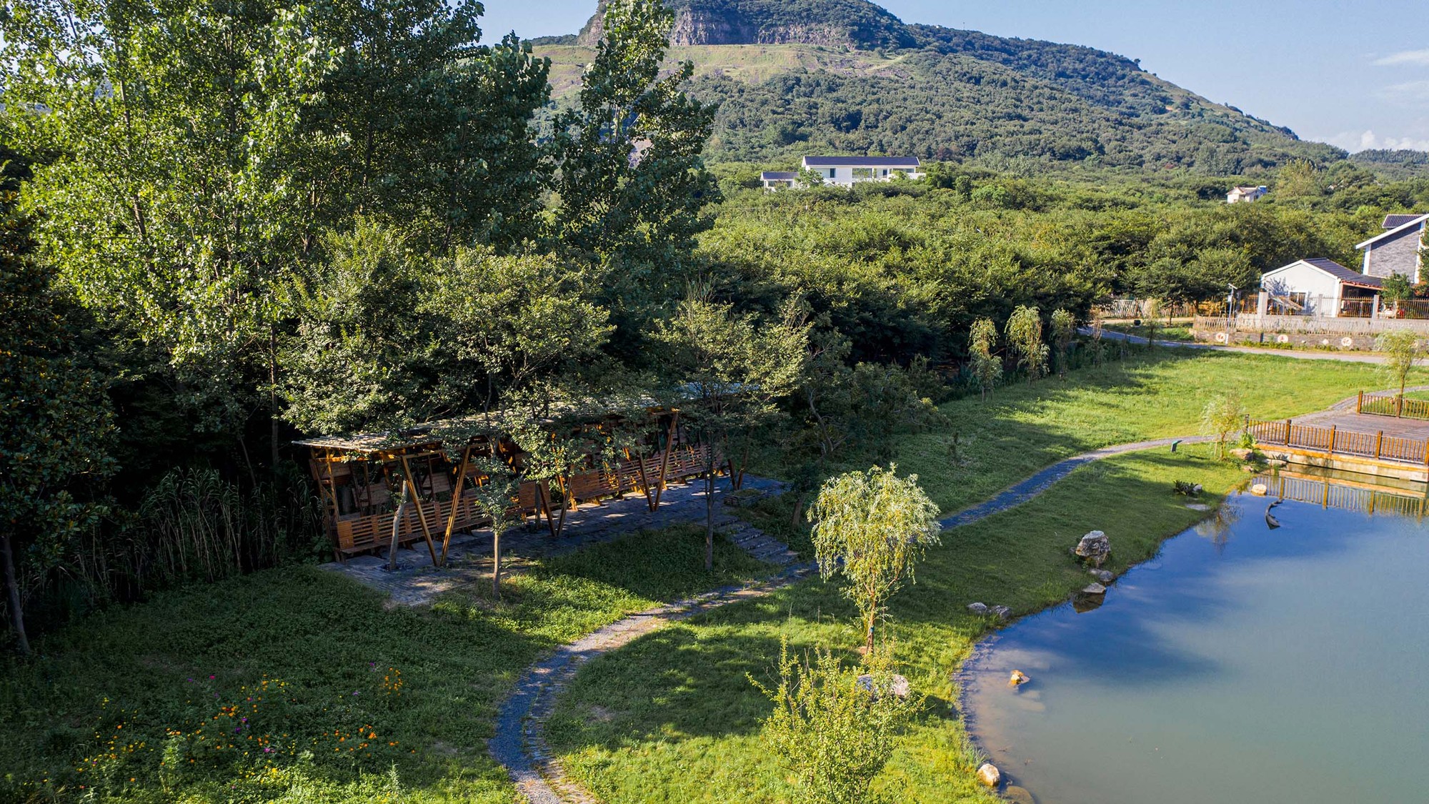Gallery of Light-Wood Waterside Pavilion / Han Xiaofeng Design Studio ...