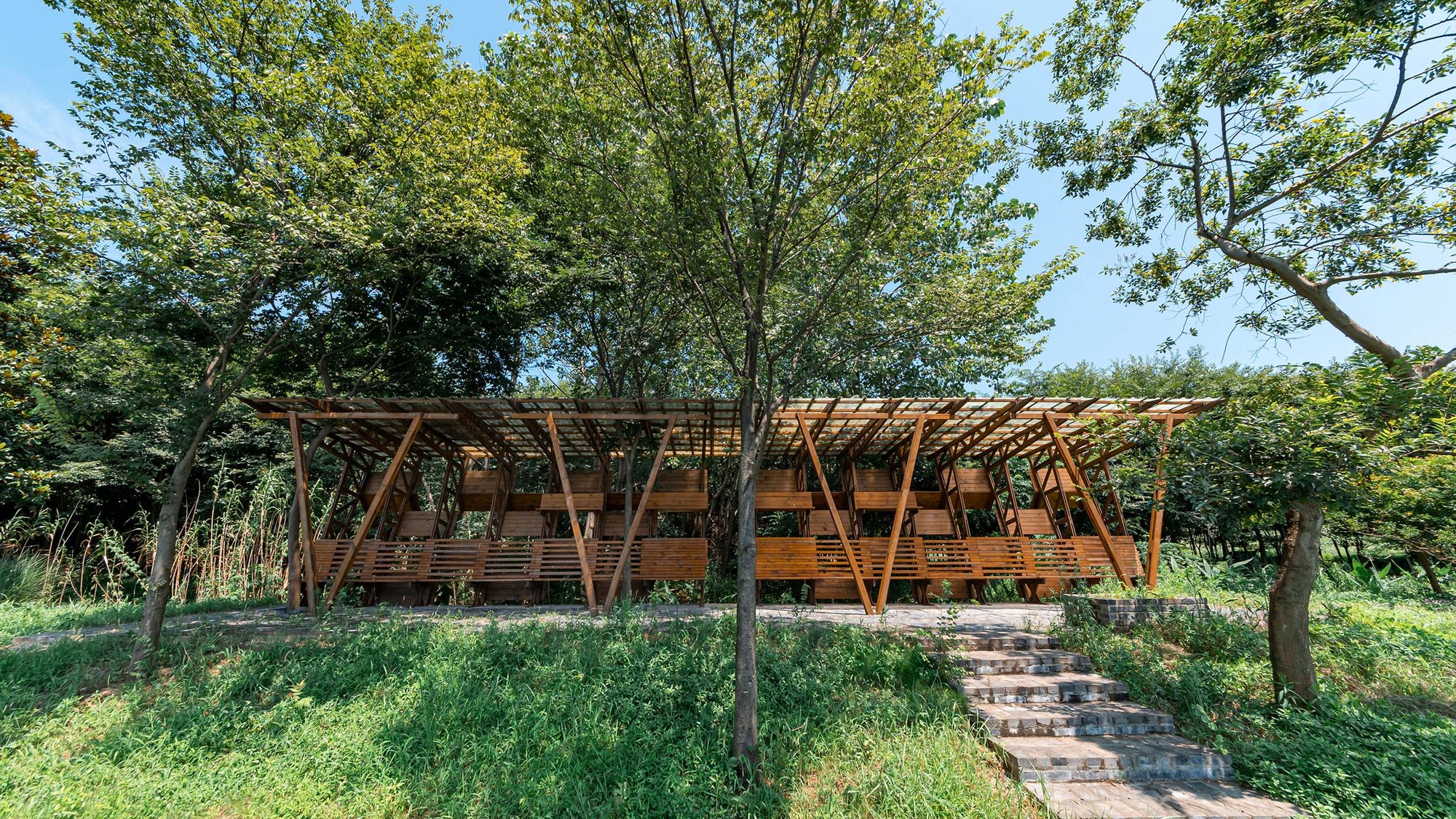 Gallery of Light-Wood Waterside Pavilion / Han Xiaofeng Design Studio ...