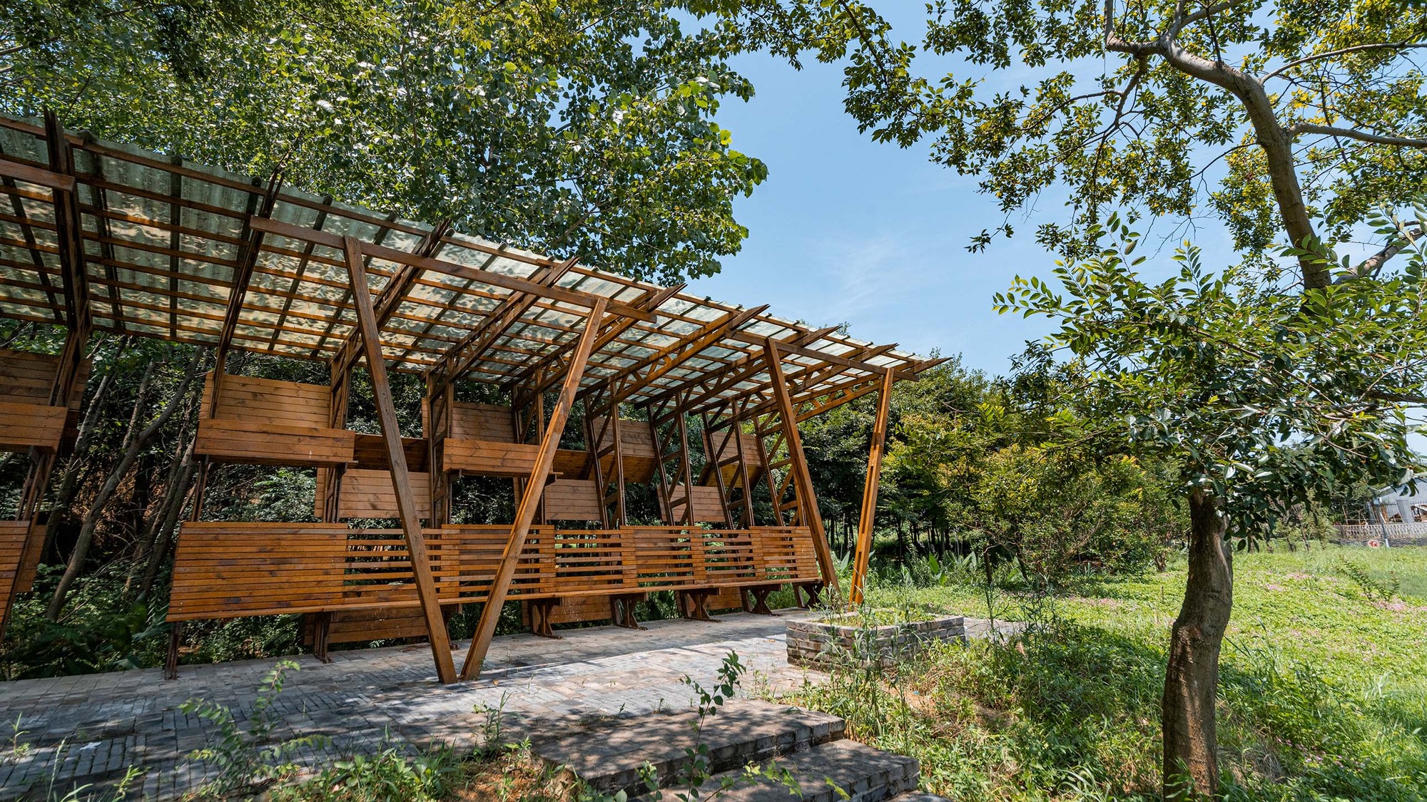 Gallery of Light-Wood Waterside Pavilion / Han Xiaofeng Design Studio ...