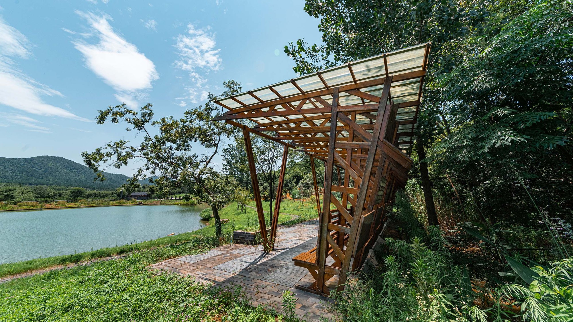 Gallery of Light-Wood Waterside Pavilion / Han Xiaofeng Design Studio, SEU-ARCH - 25