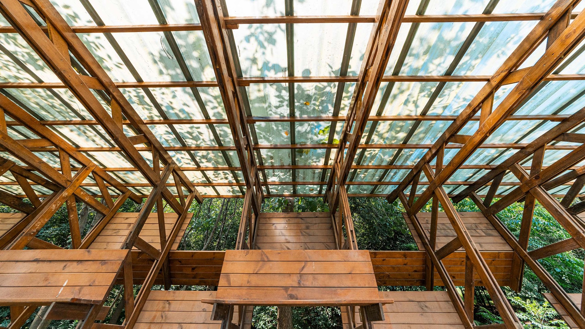 Gallery of Light-Wood Waterside Pavilion / Han Xiaofeng Design Studio ...