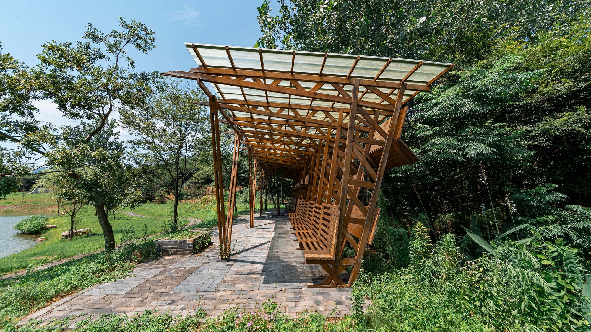 Gallery of Light-Wood Waterside Pavilion / Han Xiaofeng Design Studio ...