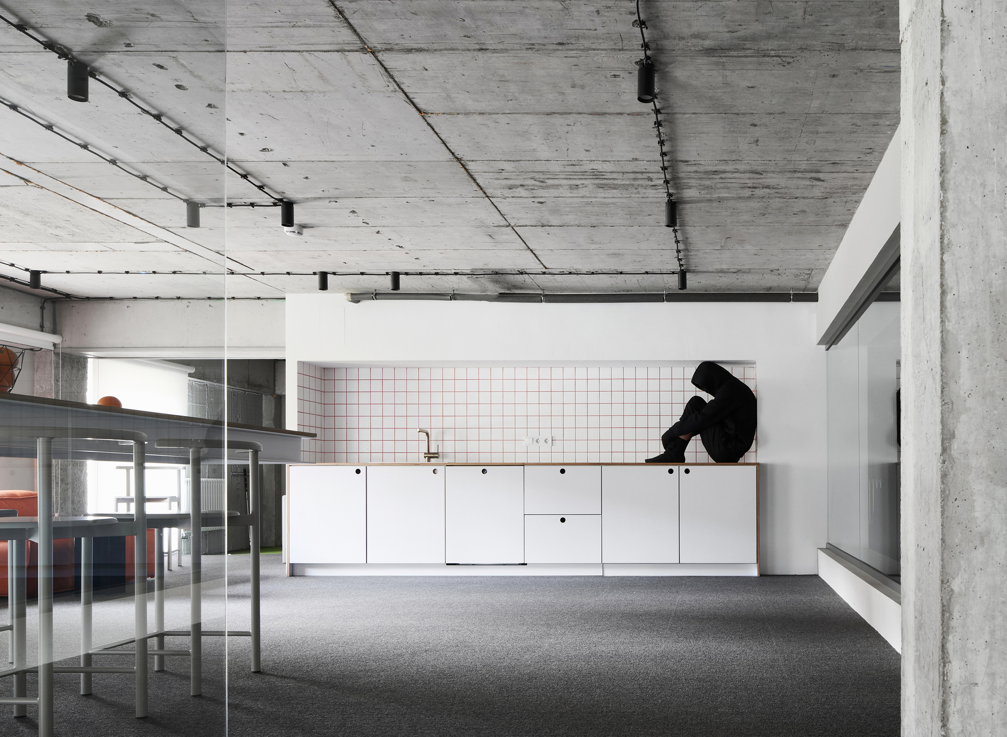 Gallery of Office AV / Line Design Studio - 9