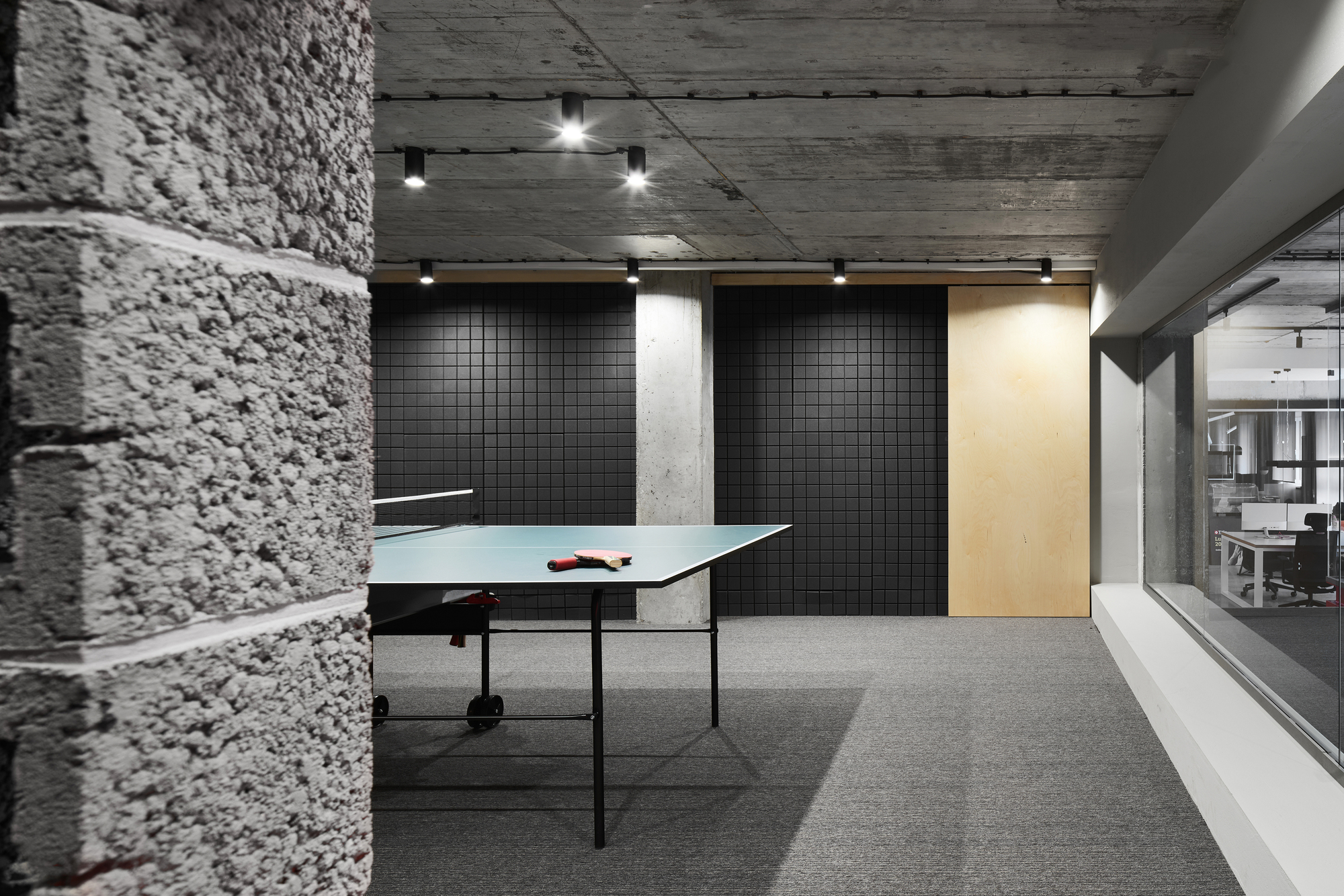 Gallery of Office AV / Line Design Studio - 15