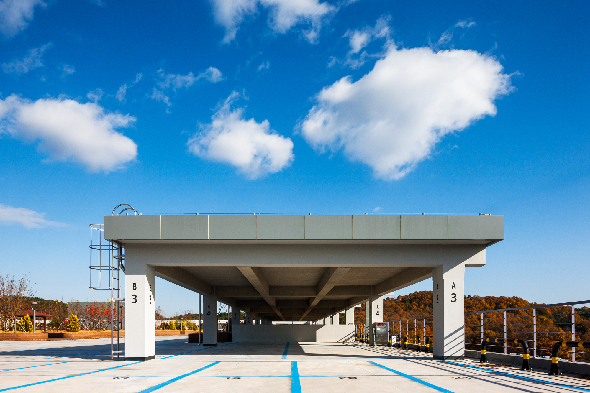 Gallery of D-Auto Mall / KARO Architects - 8