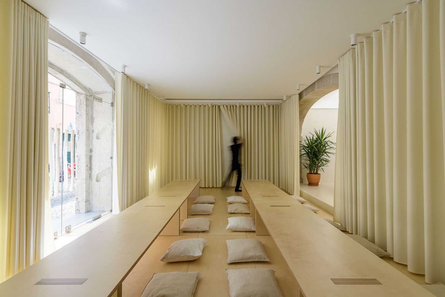 Galeria de Espaço Cultural Artístico OHL / AB+AC Architects - 8