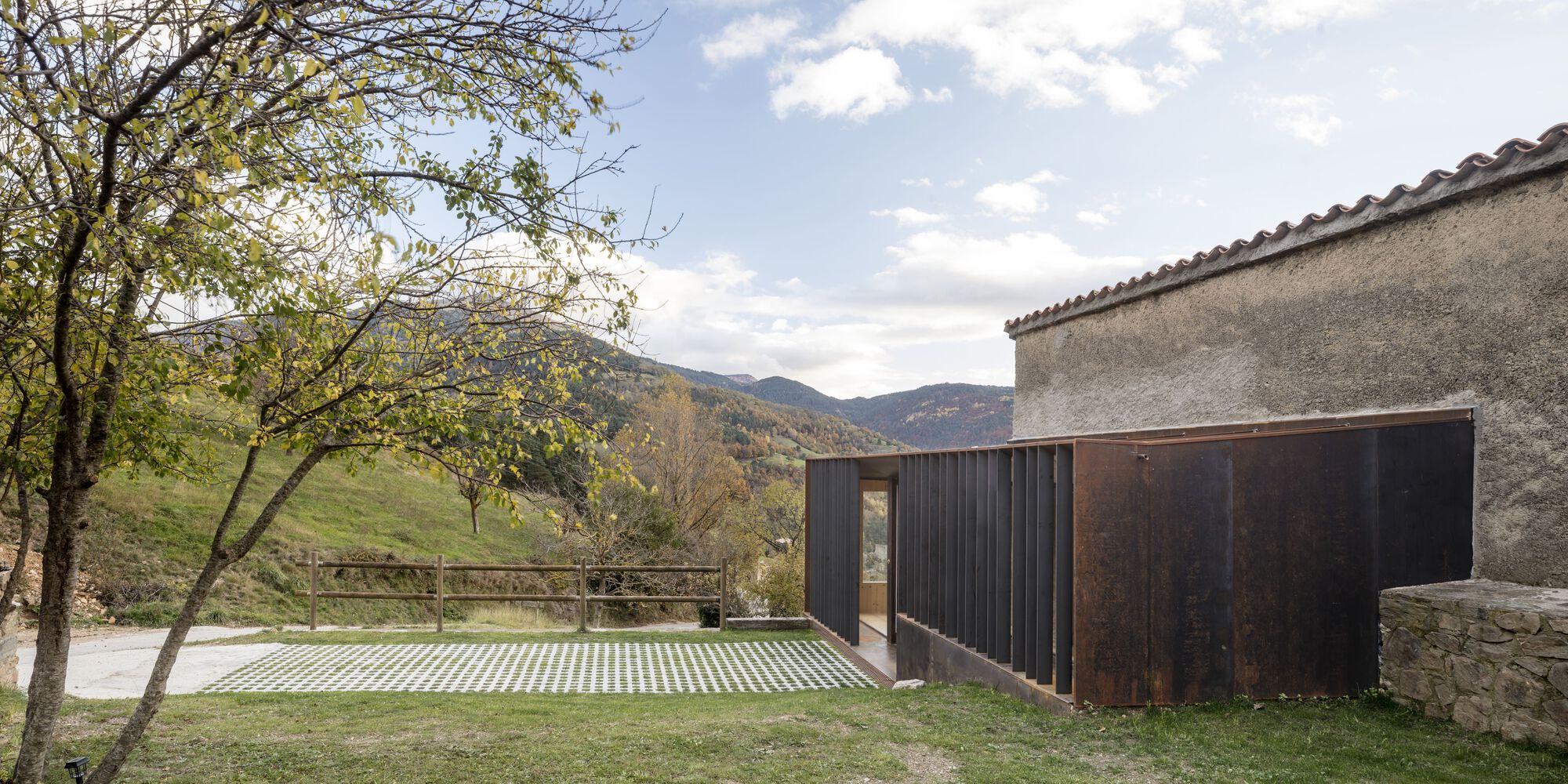 Gallery of Threshold Stairs House / Comas-Pont arquitectes - 3